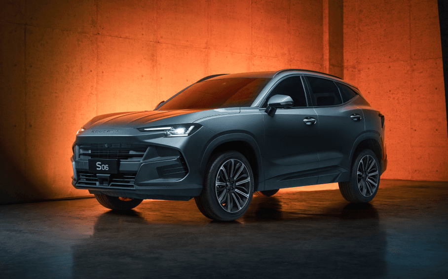 SOUEAST KUWAIT S06 - Sleek Design & Advanced Technology